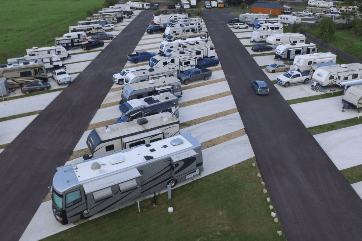 RV Resorts vs. RV Parks: What's the Difference? - Galloping Snail RV Park